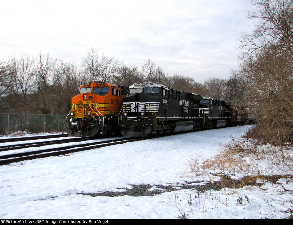 BNSF 5181 and NS 8108